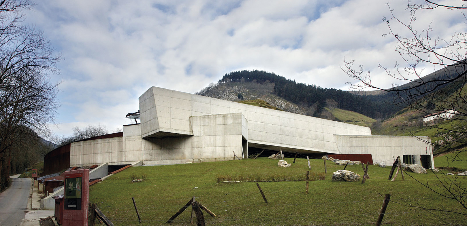 Exhibición: montaje de azagaya y caza Prehistórica | Red Museos Costa Vasca